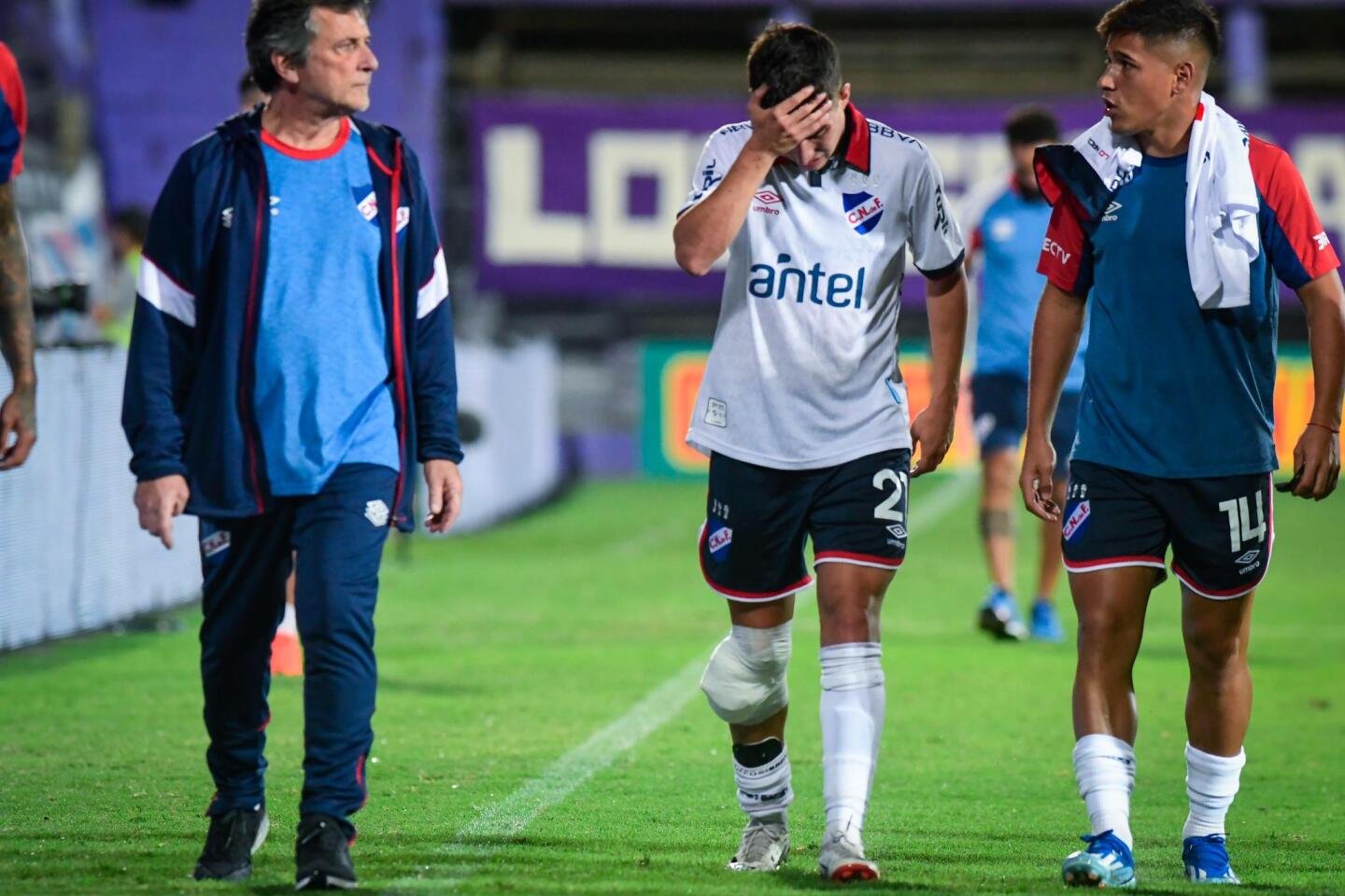 Se confirmó que Renzo Sánchez tiene otra vez lesión de ligamentos en la ...