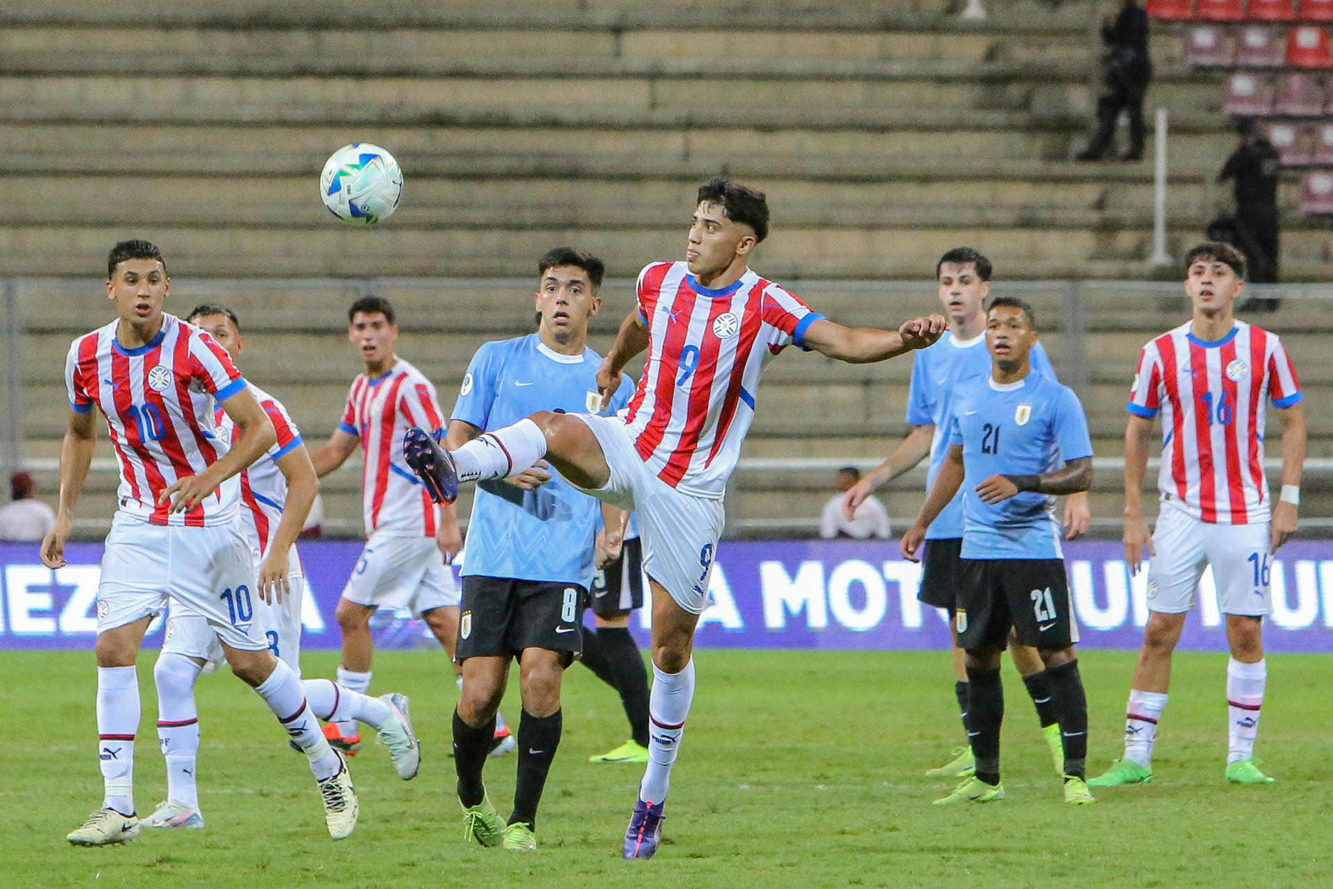 Tras goleada de Uruguay, destituyen al argentino Duscher, técnico de la ...