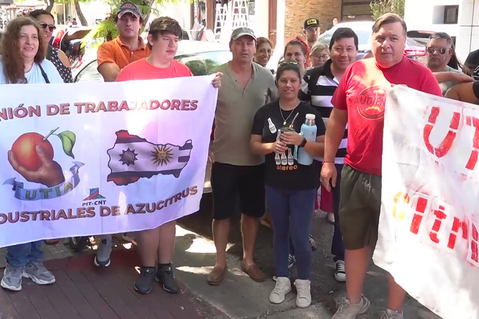 Trabajadores citrícolas reclaman por atraso en el pago del seguro de ...
