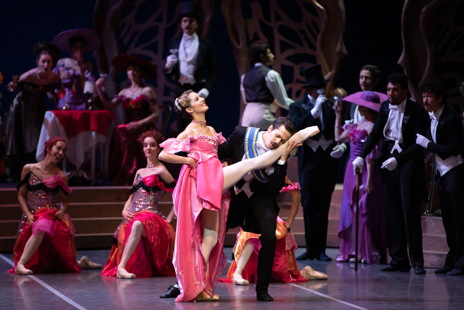 Ballet del Sodre estrena versión de «La viuda alegre» » Portal Medios ...