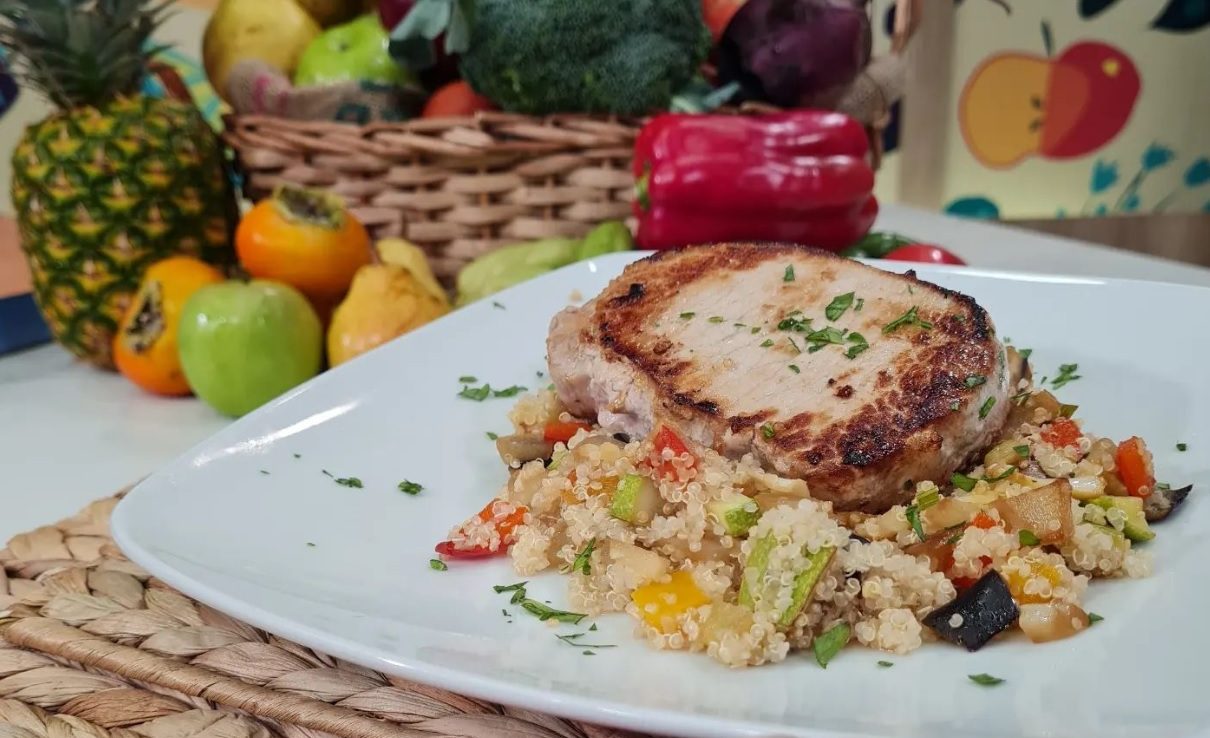 Carré de cerdo agridulce con ensalada de quinoa » Portal Medios Públicos