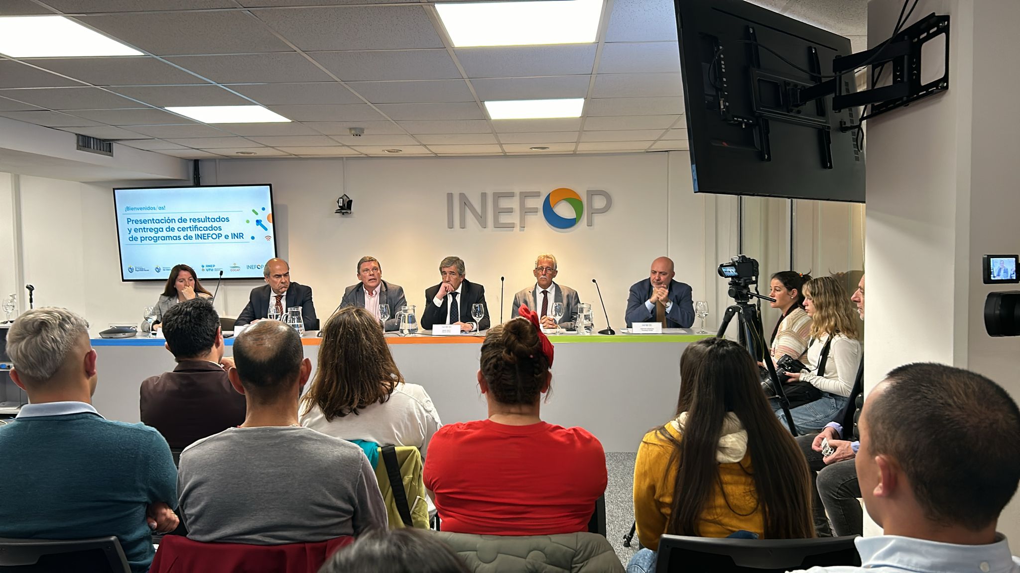 UTU, Inefop e INR entregaron diplomas tras capacitación a personas ...