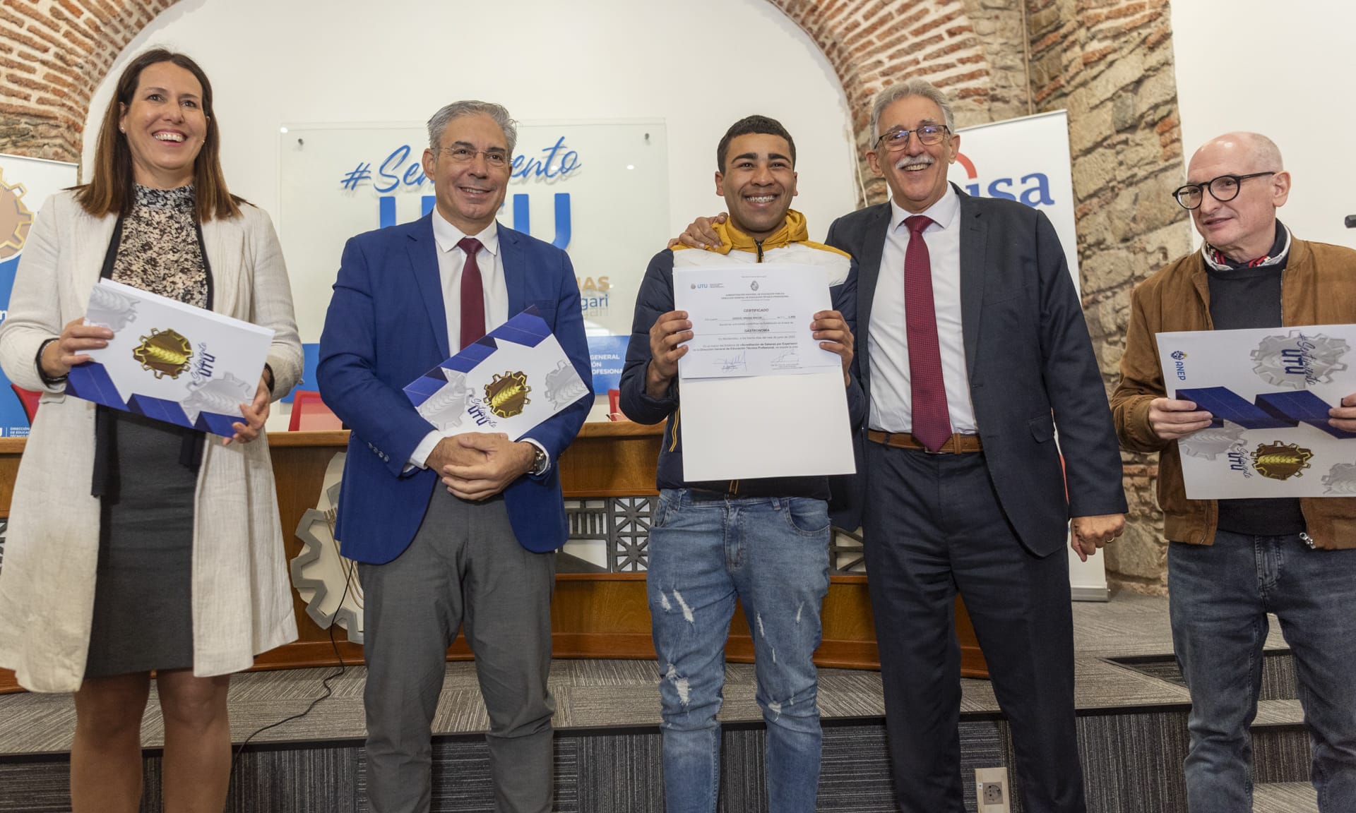 UTU entregó diplomas a 22 jóvenes del Inisa » Portal Medios Públicos