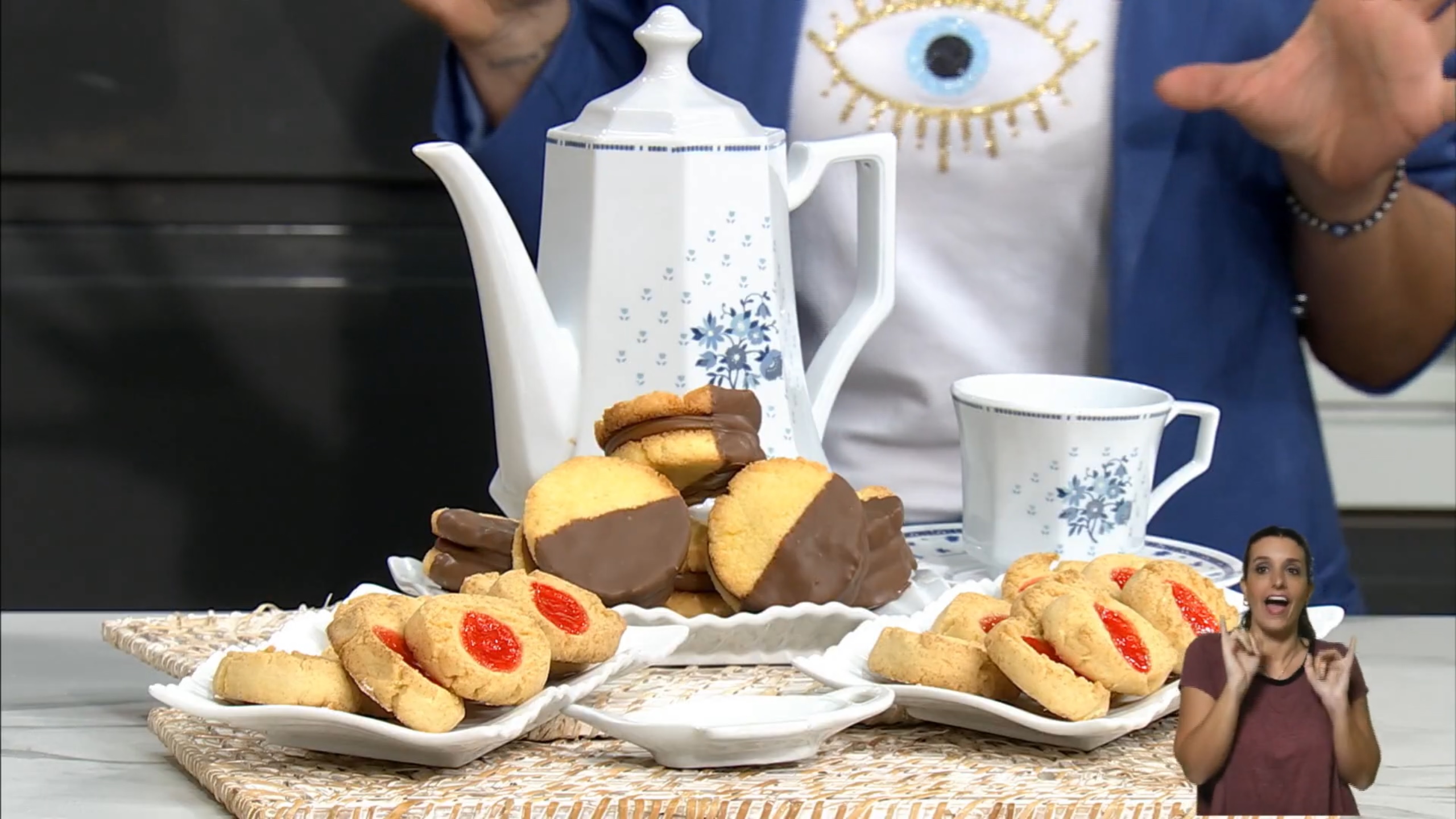 Ojitos y alfajores de coco y chocolate » Portal Medios Públicos