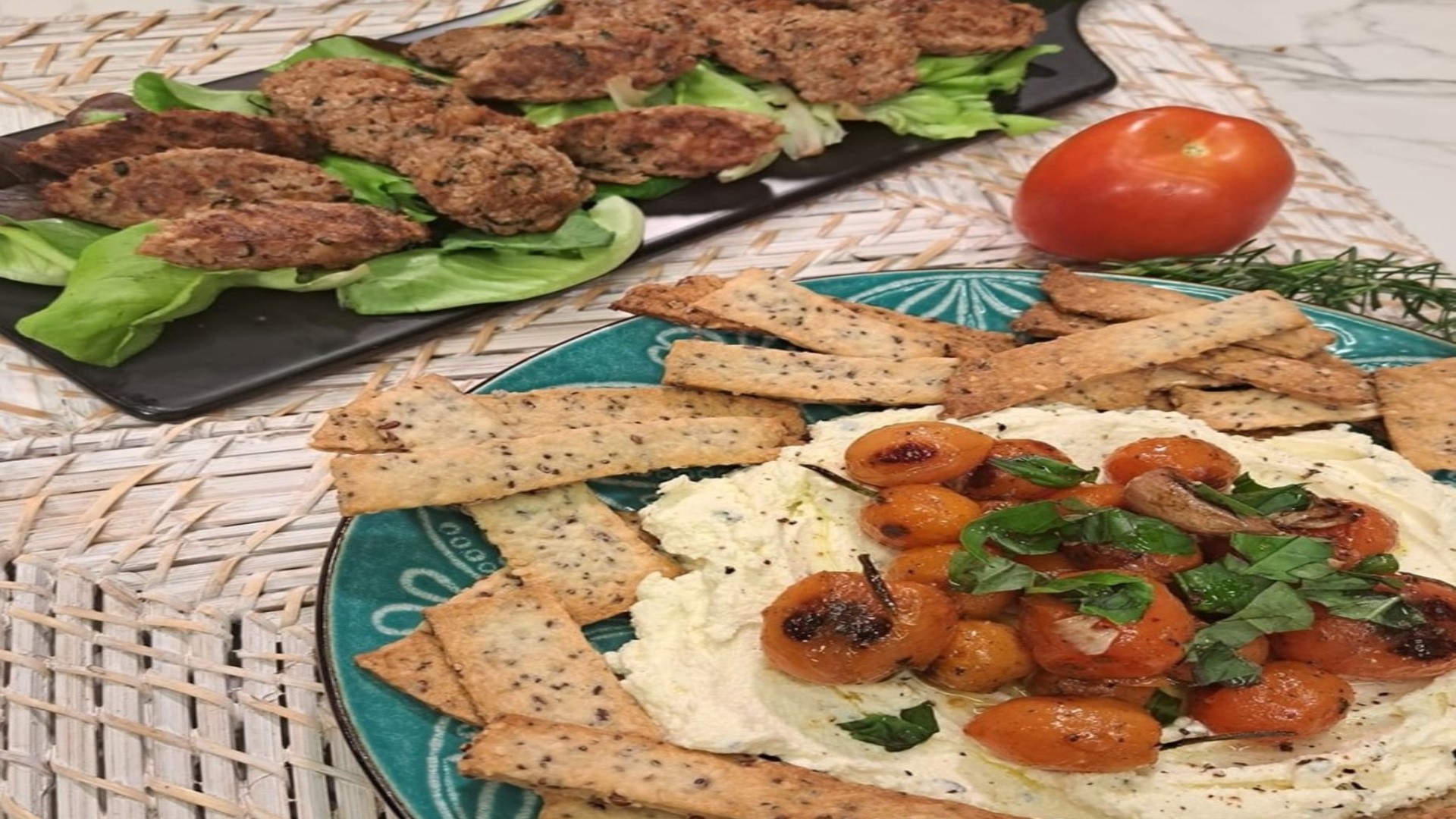 Picada saludable: Ricota cremosa con tomates asados y nuggets de ...