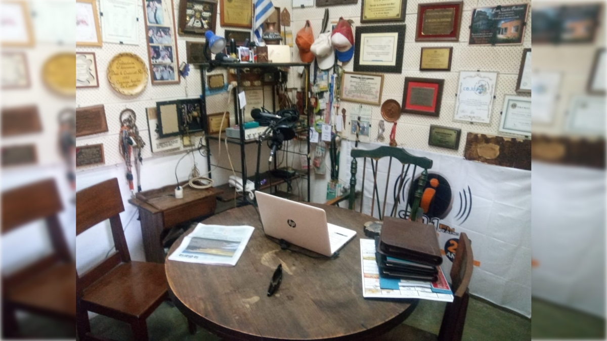 El programa radial «Desde la Ciudad del Río» de Santa Lucía cumplió 10. ...